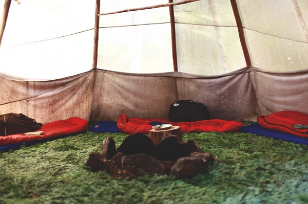 Les Amérindiens de Manawan | Dormir dans un tipi